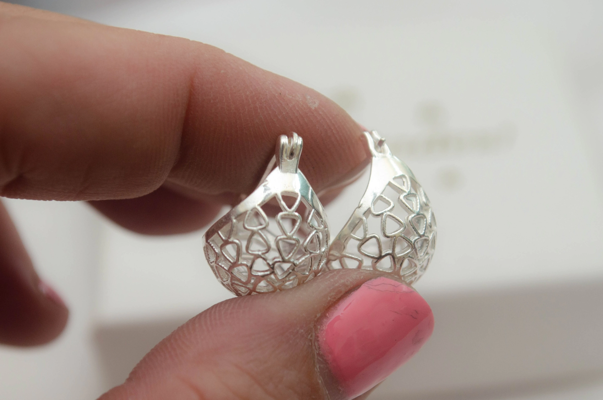 FF-0264 CAJA Argollas canastas caladas triángulos