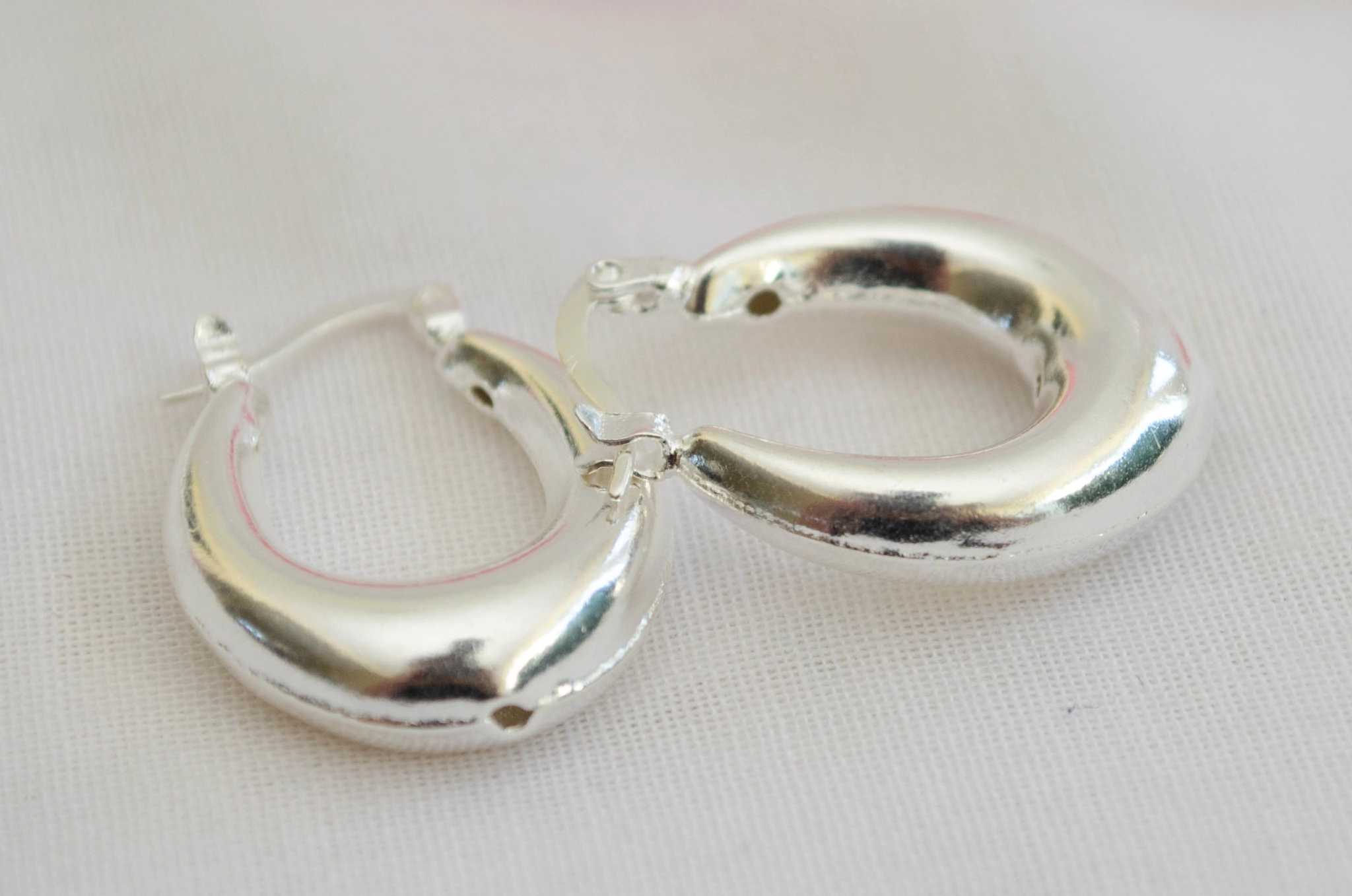 L-AR0363 Argollas infladas oval 2x2.5cm