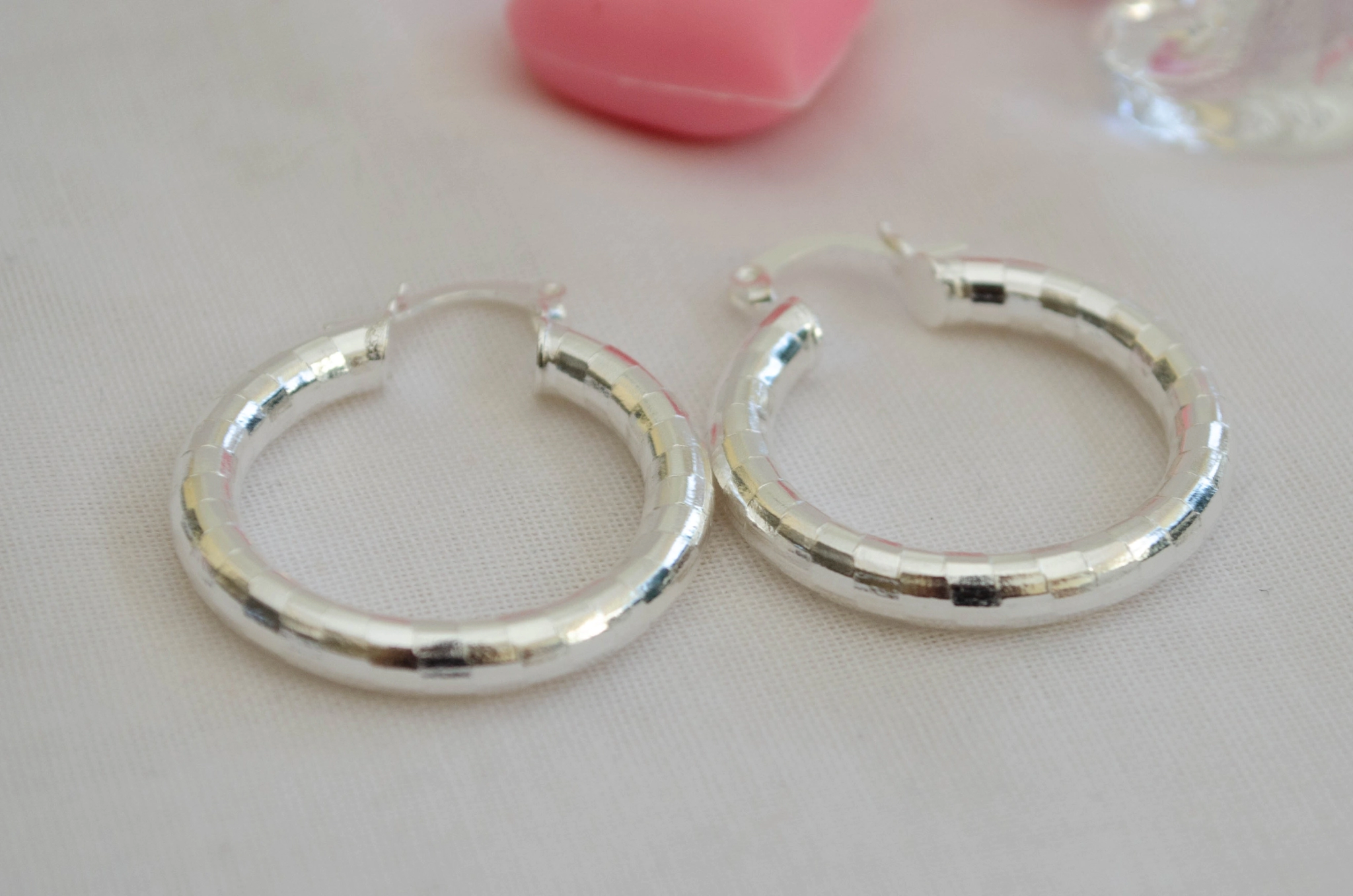 L-AR0369 Argollas infladas detalles 2.5cm