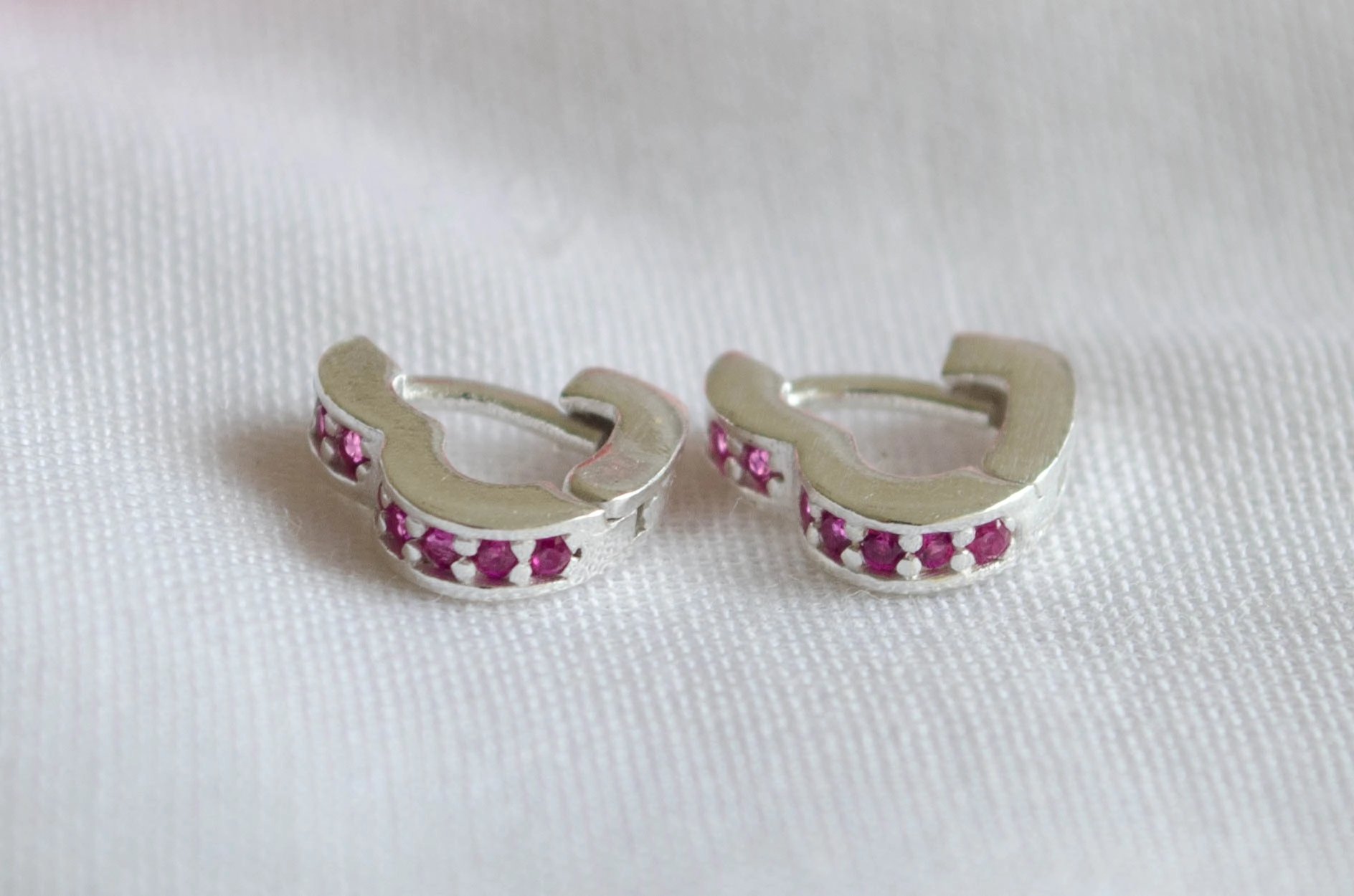 AR1878 Aros huggies corazón 1cm